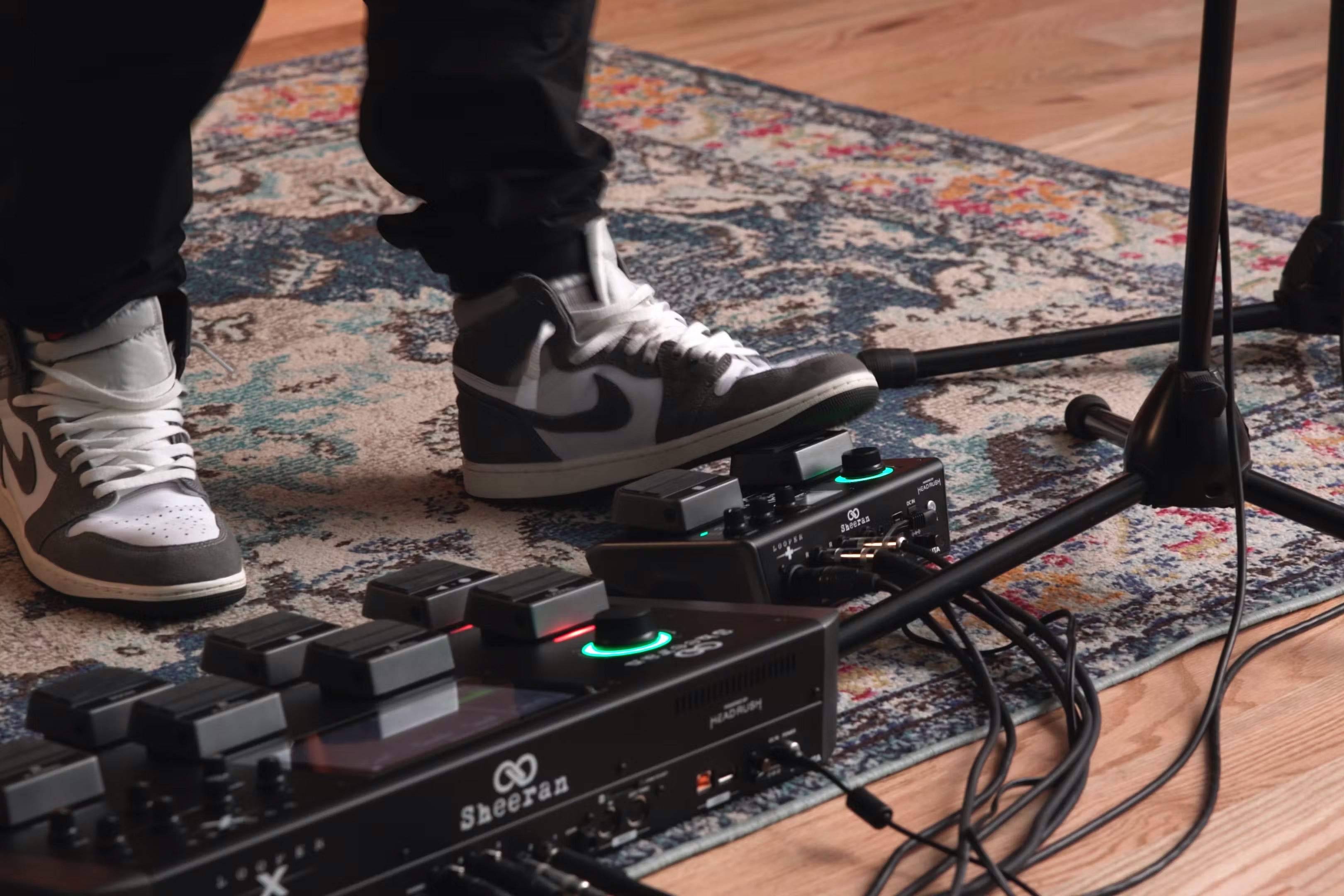 ลูปเปอร์บอร์ด Sheeran Looper + Loop Pedal – เบ๊ เงียบ เส็ง